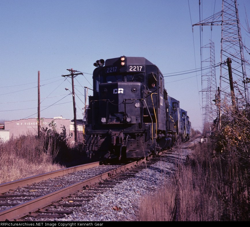 an Ex-PC GP-30 leads a lite power move on the Ex-RDG Port Reading Branch.